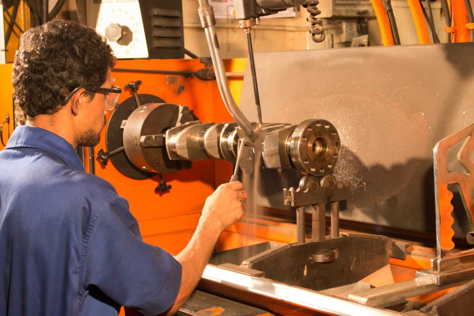 Engine Rebuilding Specialist | Auto court